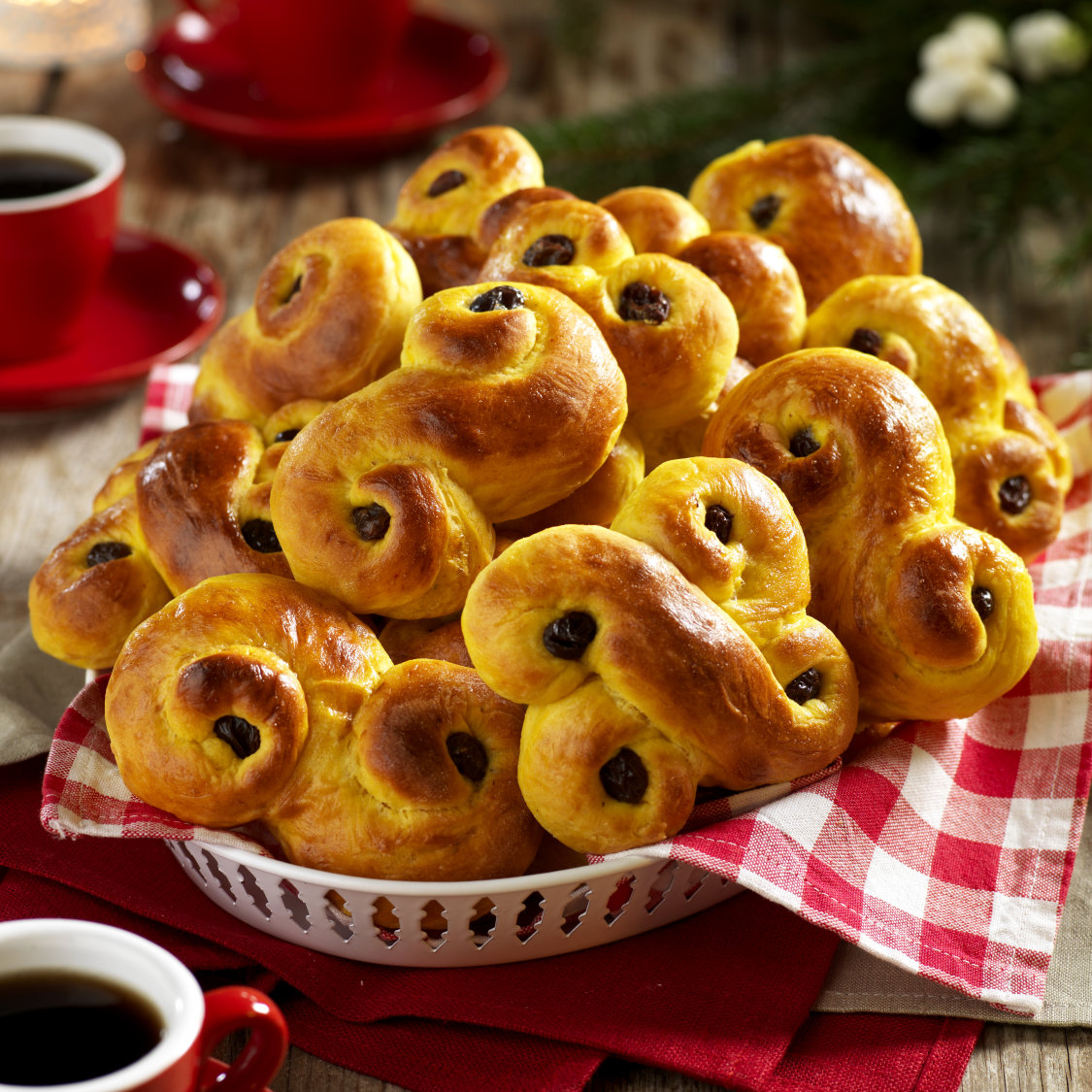 LUSSEKATTER- THE BUNS OF LIGHT – Swedishness